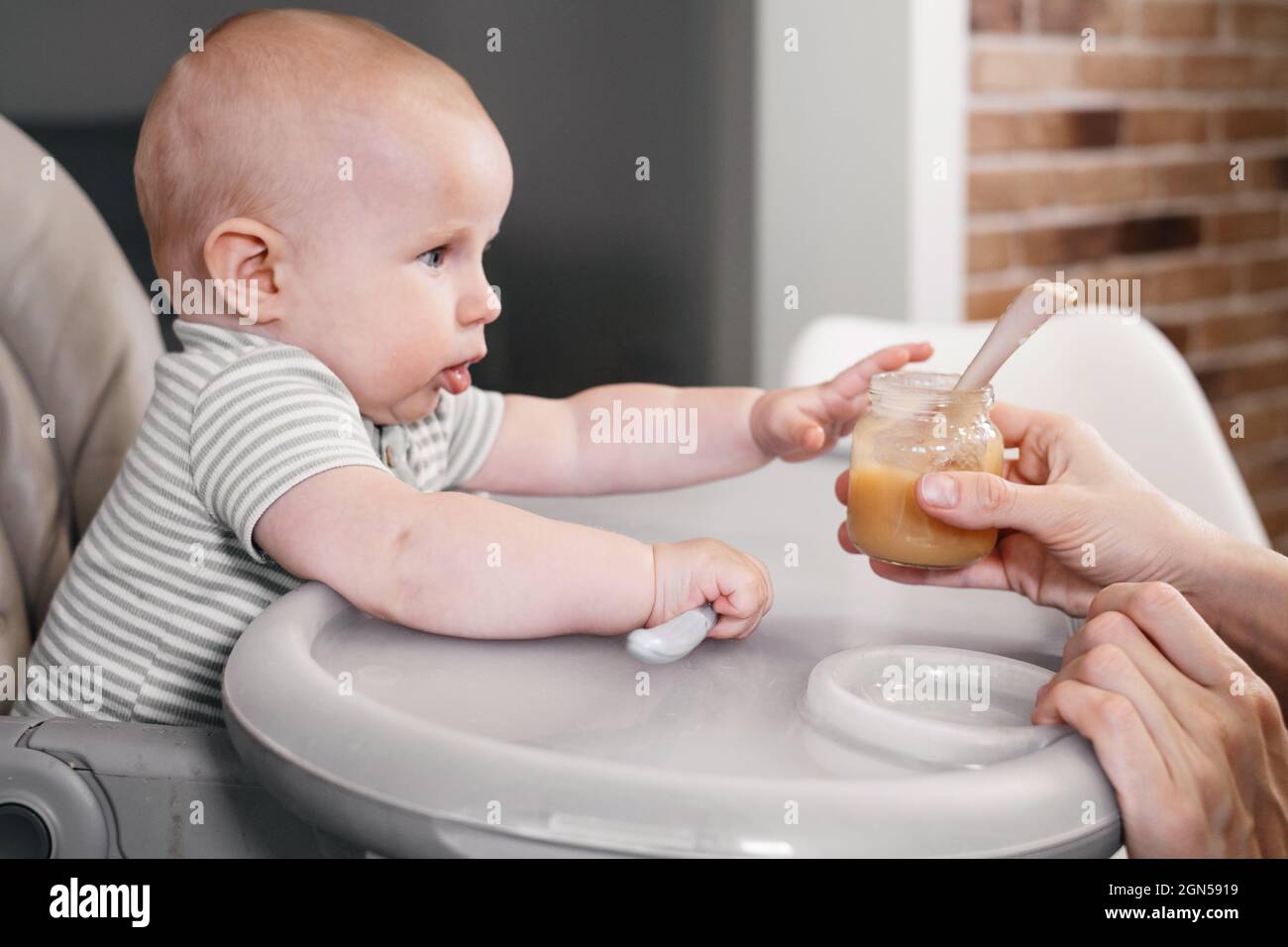 Infant feeding hi-res stock photography and images - Alamy