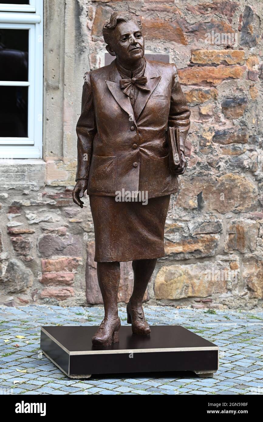 Bronze sclupture hi-res stock photography and images - Alamy
