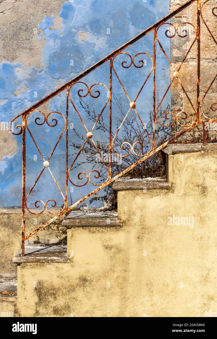 Staircase landing traditional house hi-res stock photography and images ...