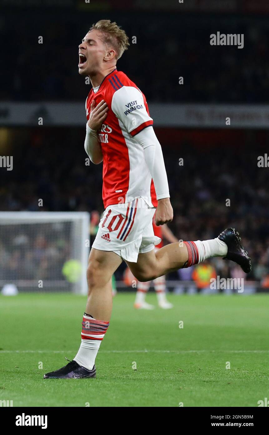 Smith rowe celebrates hi-res stock photography and images - Alamy