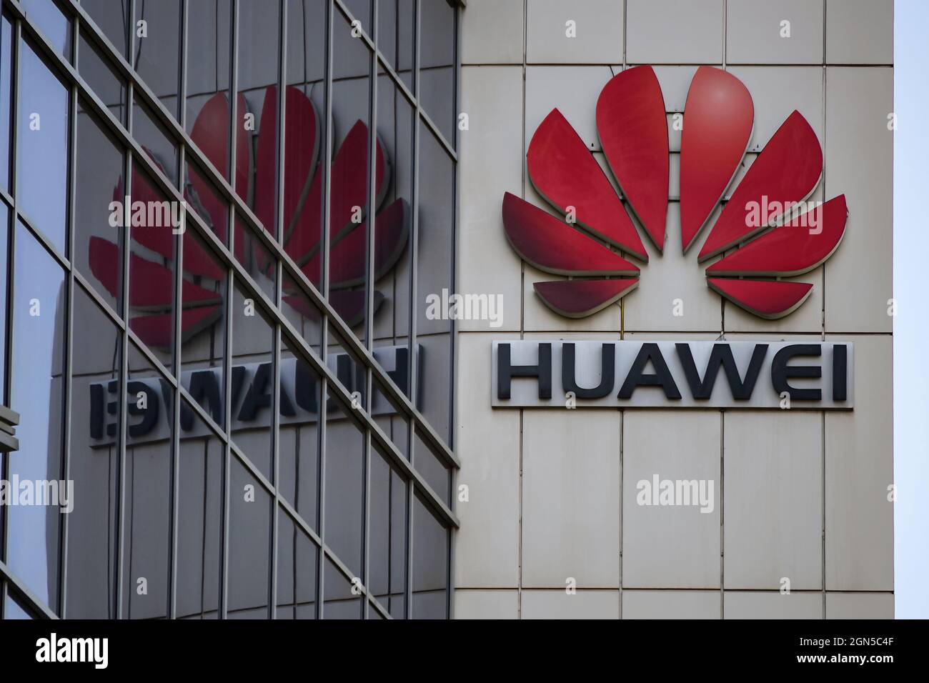 Huawei building hi-res stock photography and images - Alamy