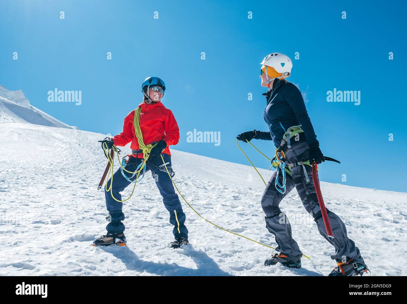 Team rope hi-res stock photography and images - Alamy