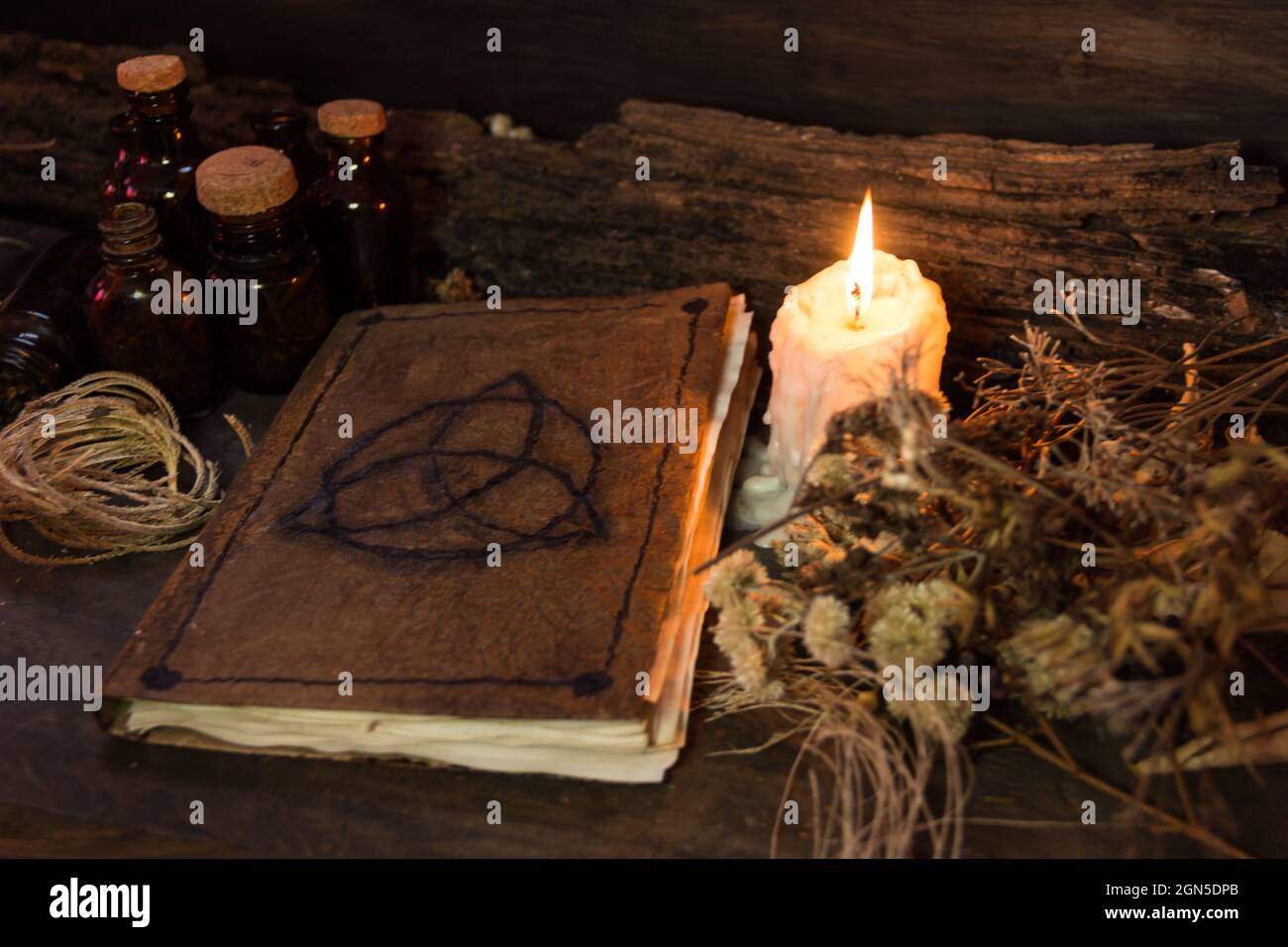 set of objects symbols of esoteric rituals Stock Photo - Alamy