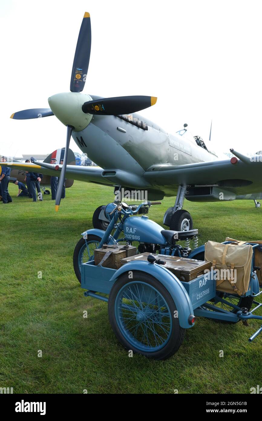 Ww2 military motorbikes hi-res stock photography and images - Alamy