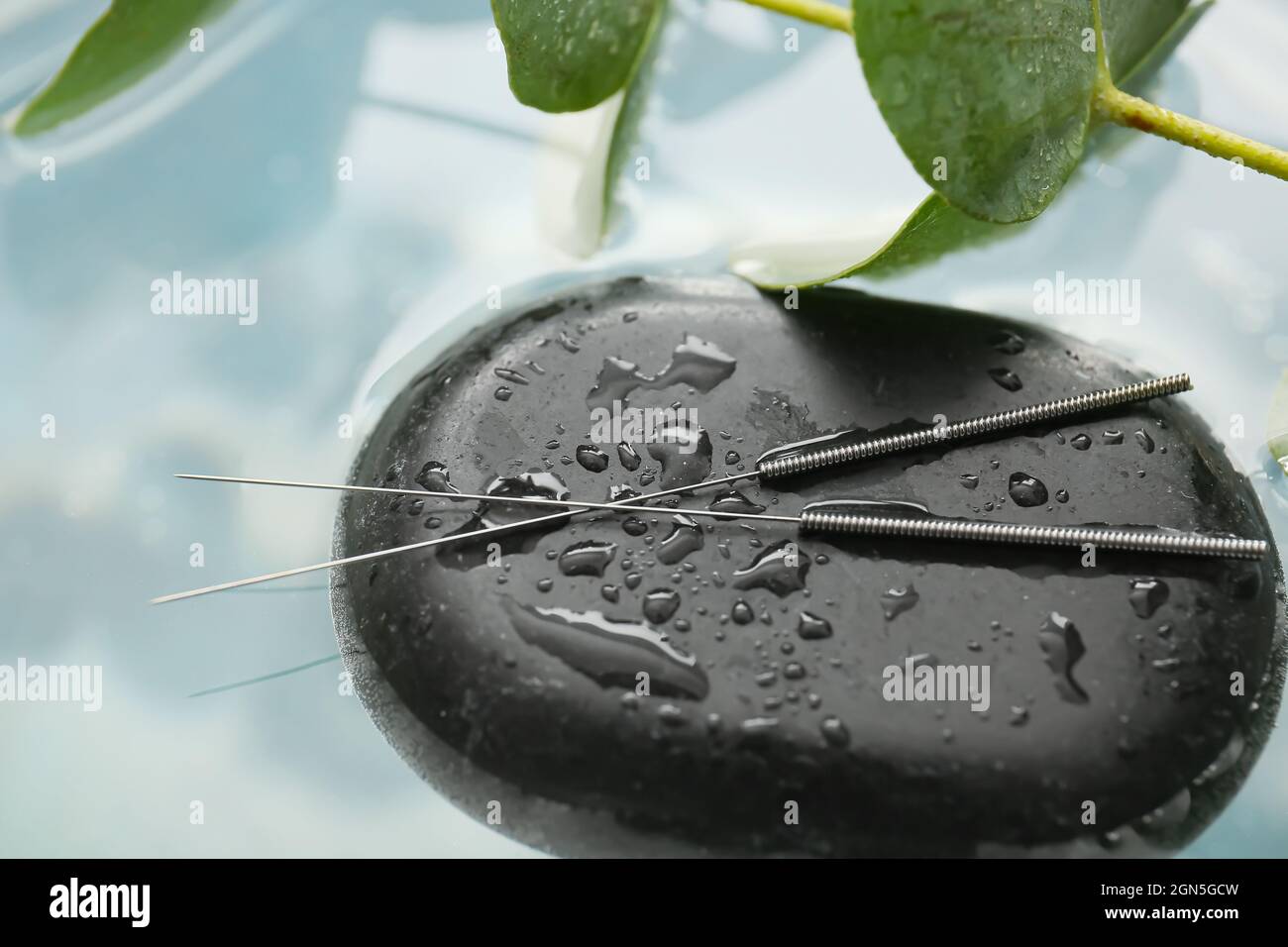 Acupuncture needles wet spa hi-res stock photography and images - Alamy