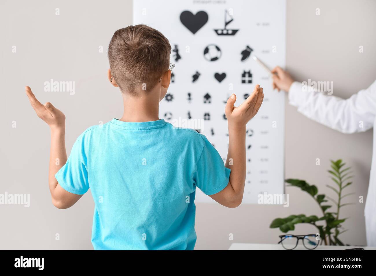 Little boy undergoing eye test in clinic Stock Photo - Alamy