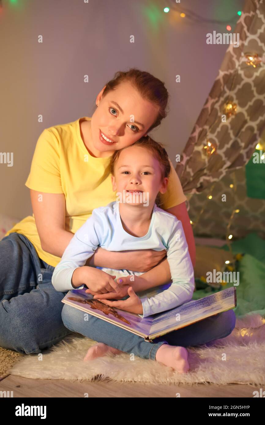 Adult daughter hug evening hi-res stock photography and images - Alamy