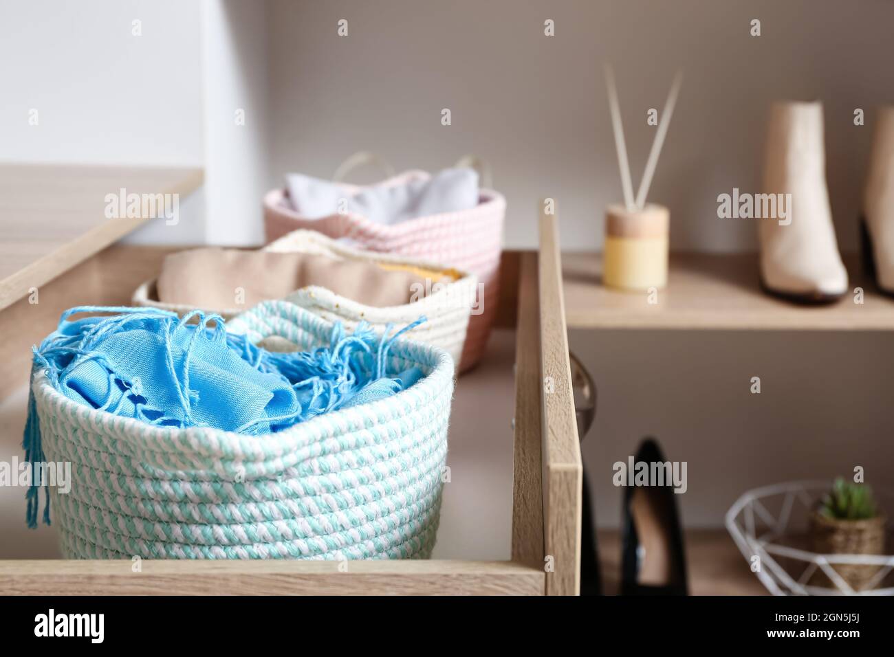 Drawer organizers hi-res stock photography and images - Alamy