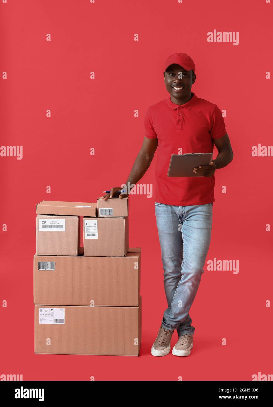 Delivery man many parcels hi-res stock photography and images - Alamy