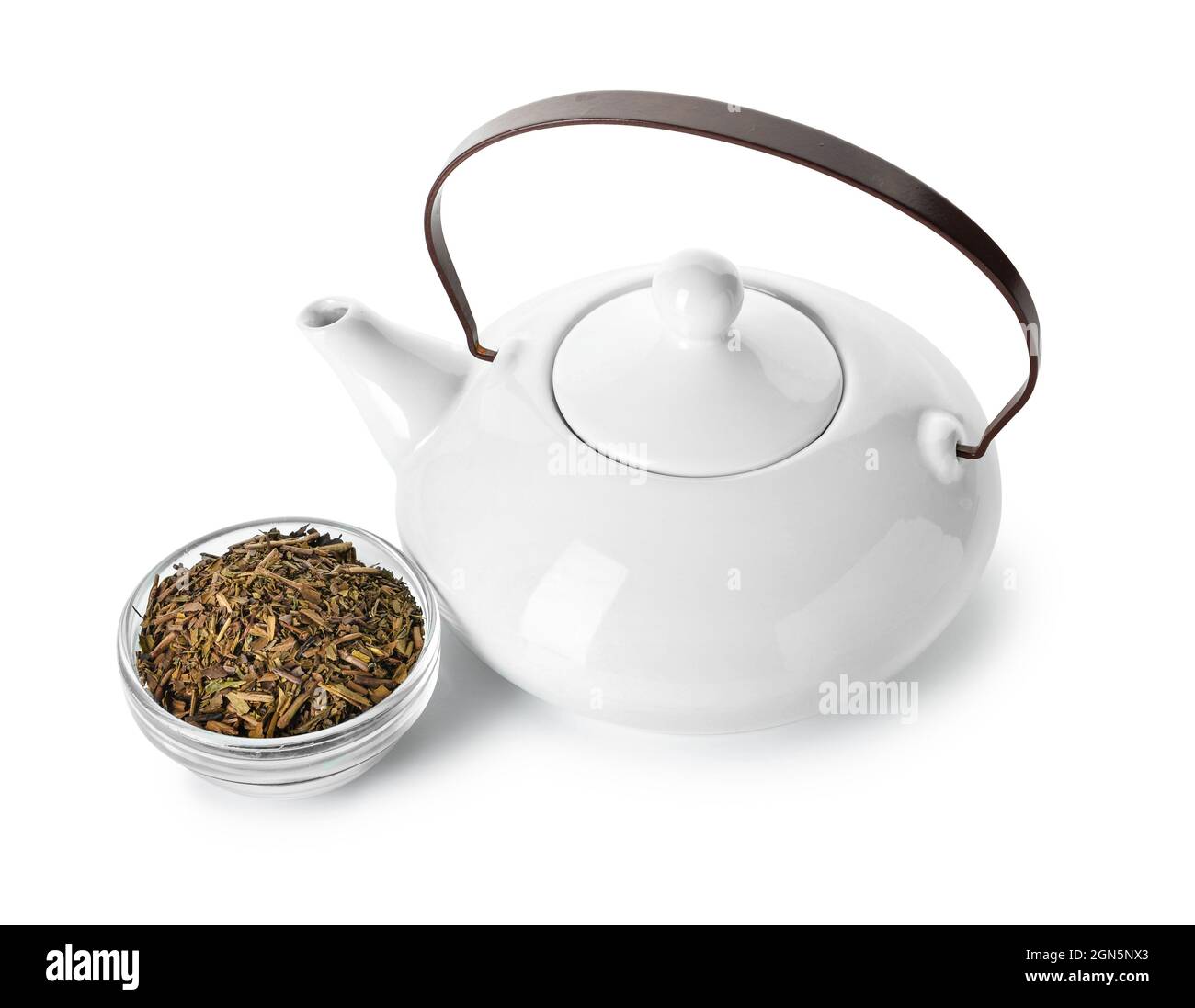 Tea pot and bowl of dry hojicha green tea on white background Stock ...