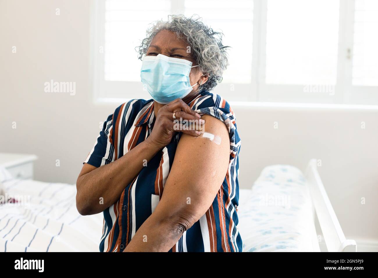 Injection arm mask hi-res stock photography and images - Alamy
