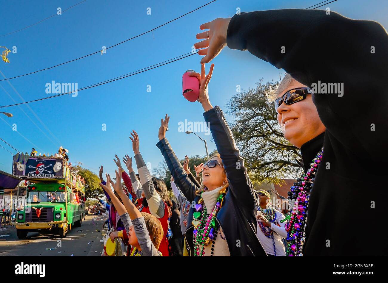 Parade float wave hi-res stock photography and images - Alamy
