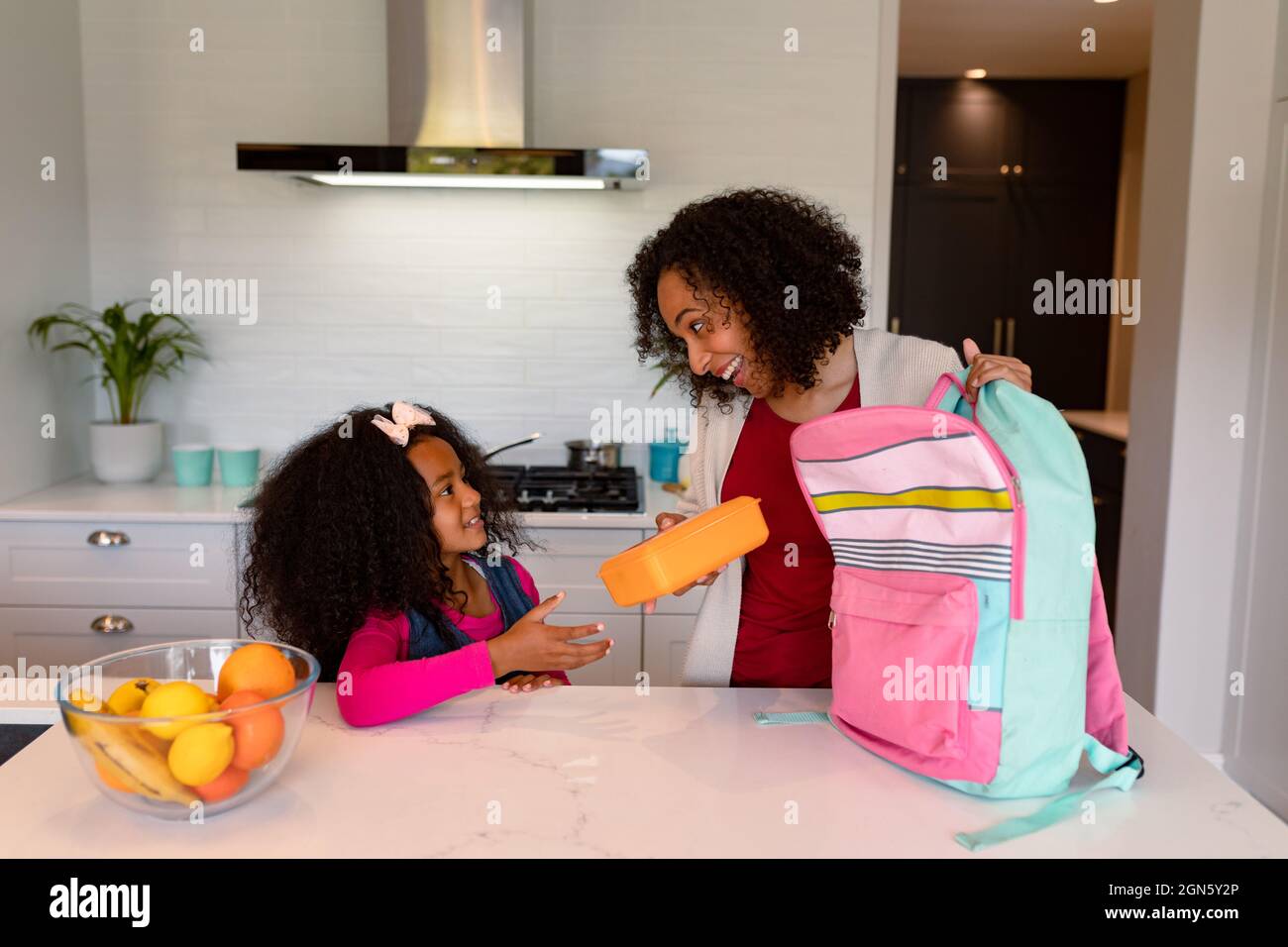 Mother daughter preparing school lunchbox hi-res stock photography and ...