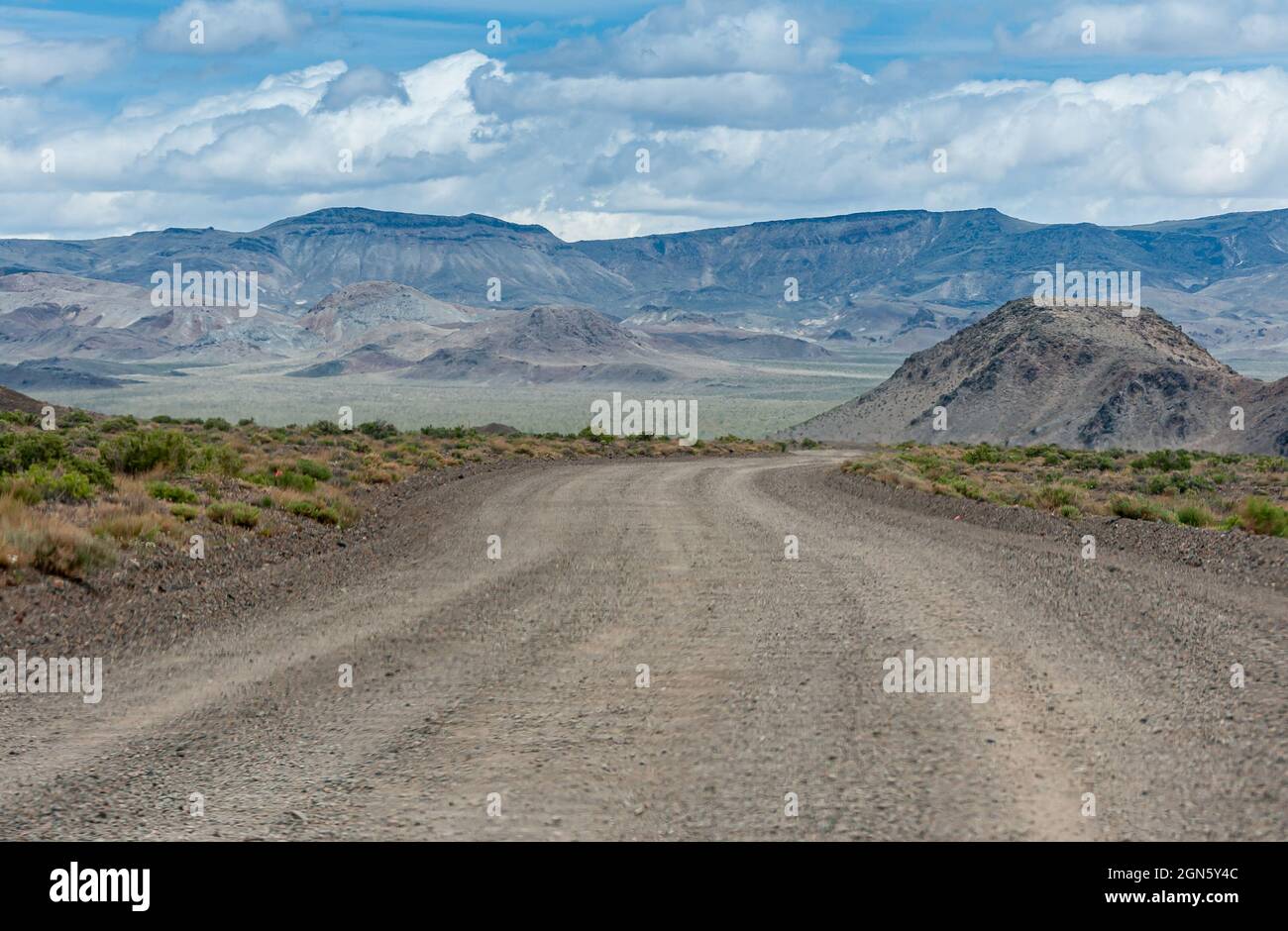 Durt road hi-res stock photography and images - Alamy