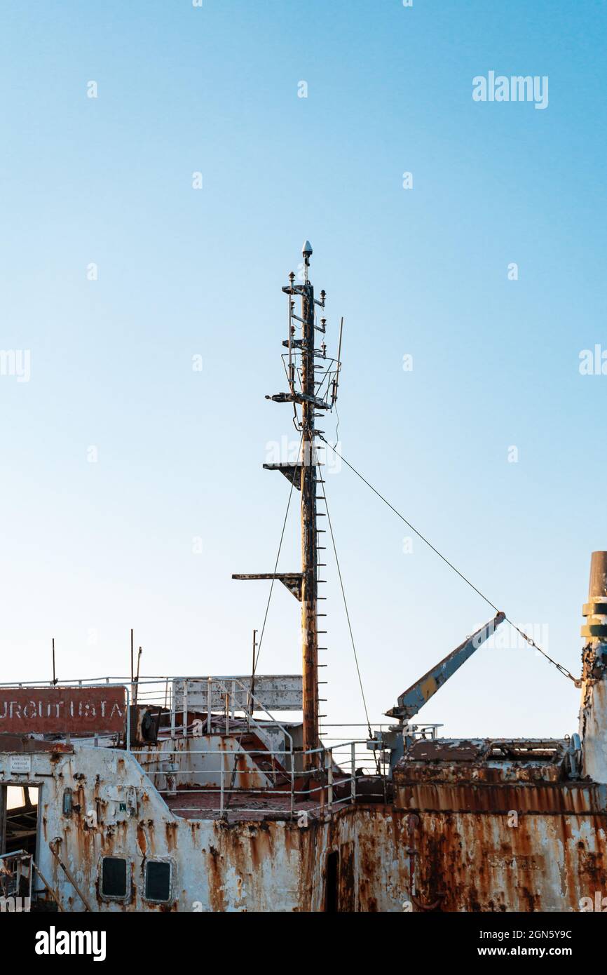 Wreck of tall ship hi-res stock photography and images - Alamy