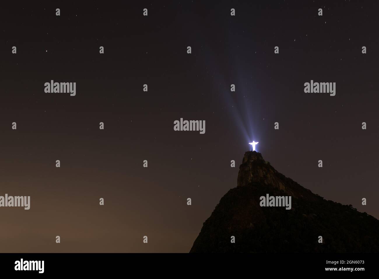 Christ the redeemer statue night hi-res stock photography and images ...