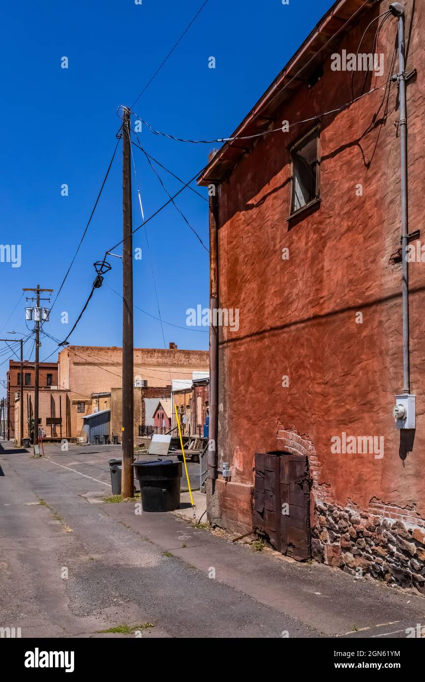 Two story brick buildings hi-res stock photography and images - Alamy