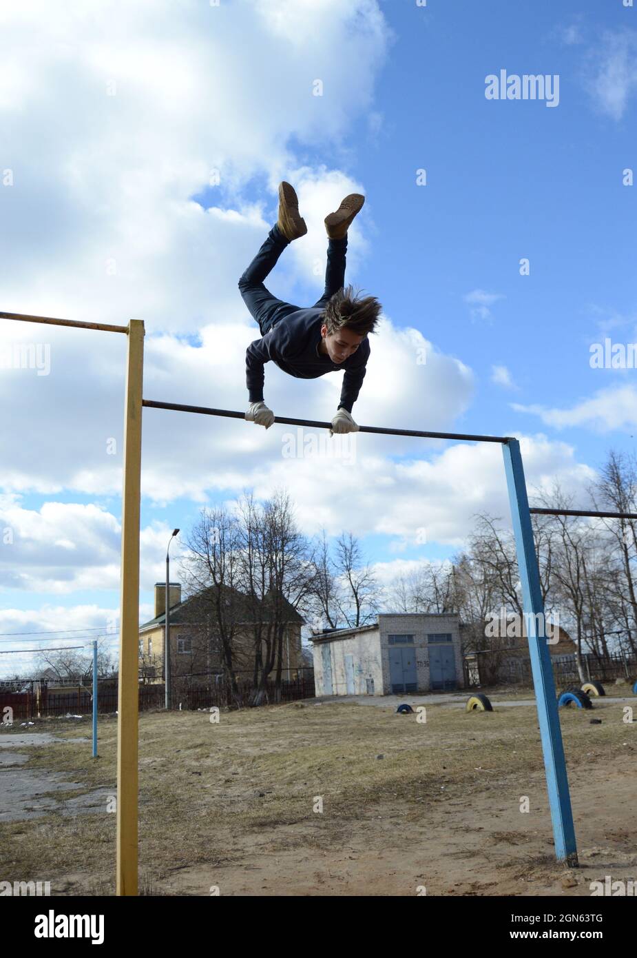 Kovrov, Russia. 26 March 2017. Teen is engaged in discipline gimbarr on a horizontal bar in the ...