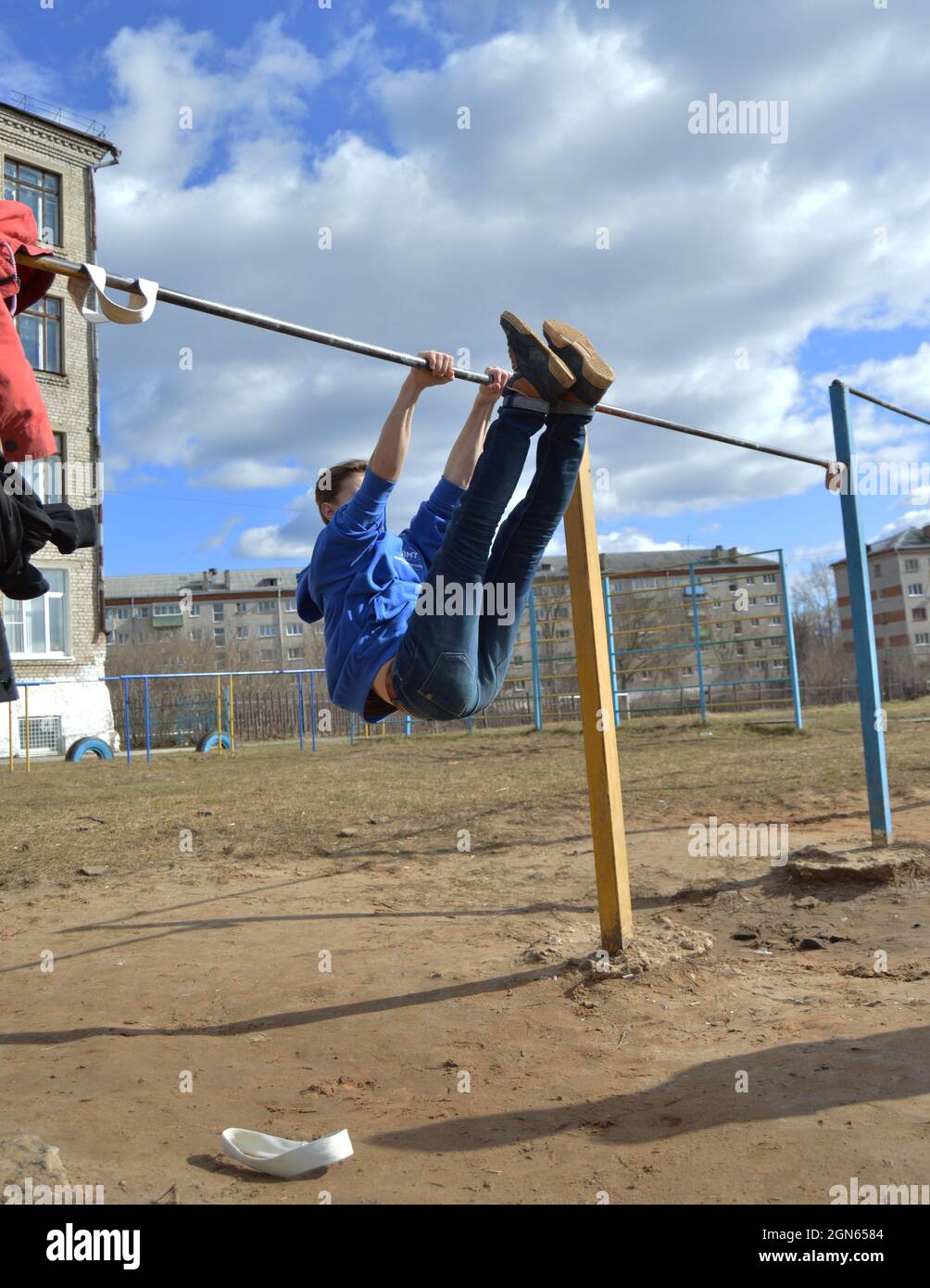 Kovrov, Russia. 26 March 2017. Teen is engaged in discipline gimbarr on a horizontal bar in the ...