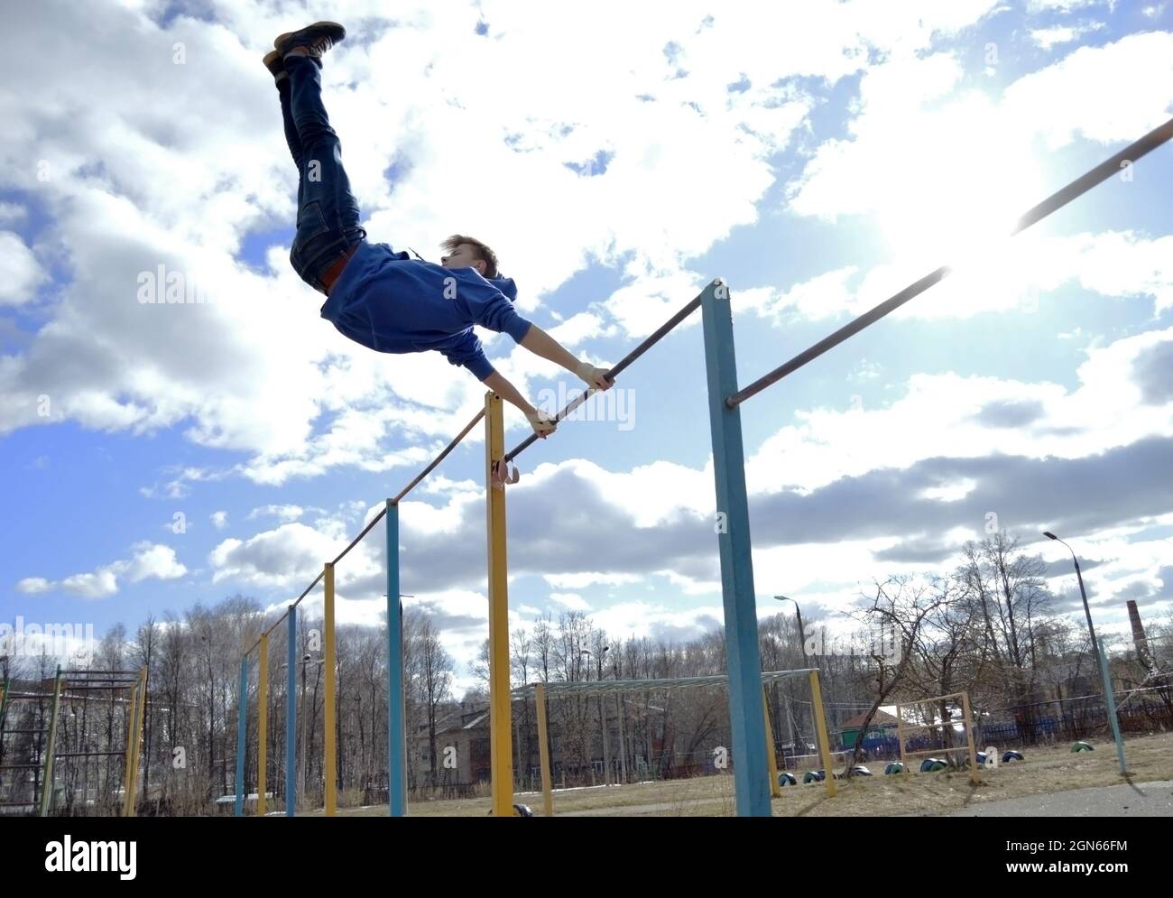 Kovrov, Russia. 26 March 2017. Teen is engaged in discipline gimbarr on a horizontal bar in the ...