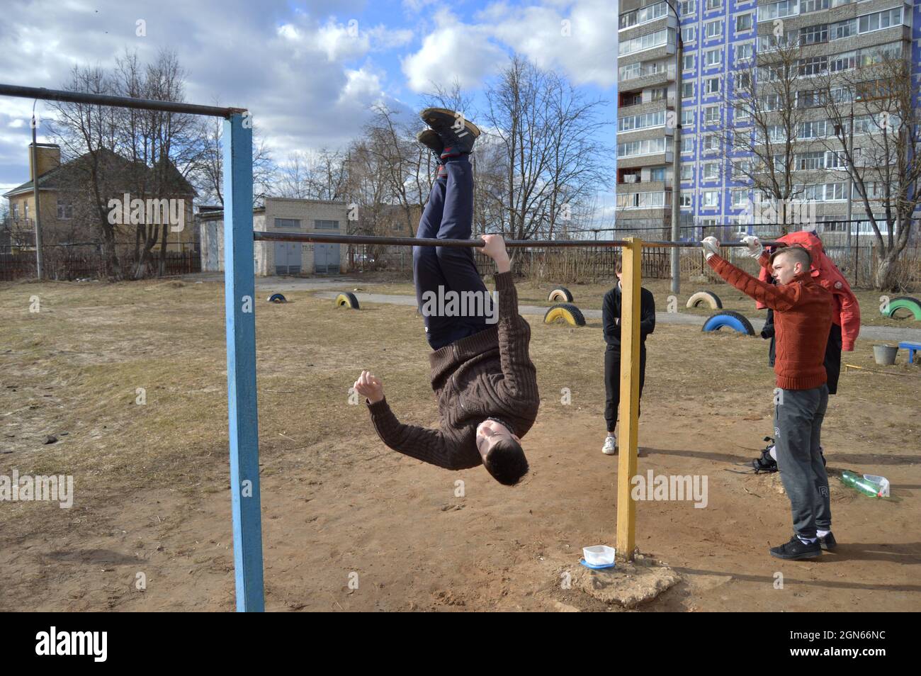 Kovrov, Russia. 26 March 2017. Teens is engaged in discipline gimbarr on a horizontal bar in the ...