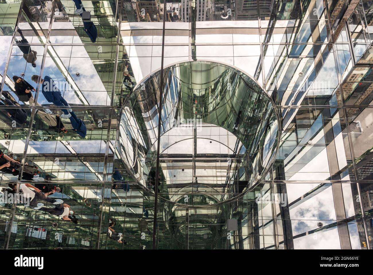 New York, USA. 22nd Sep, 2021. SUMMIT One Vanderbilt offers New York ...