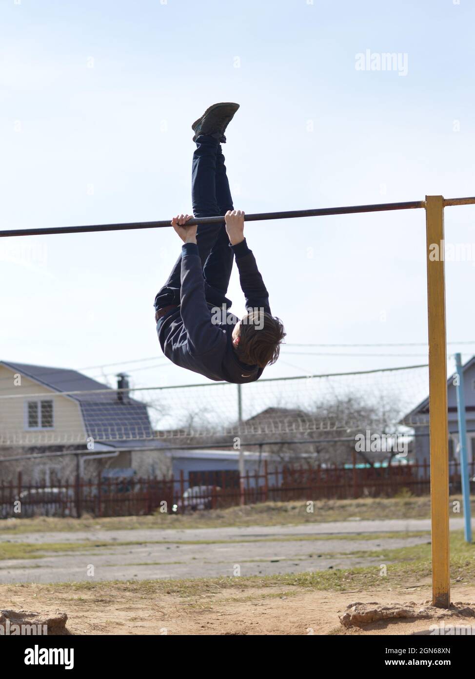Kovrov, Russia. 9 April 2017. Teen is engaged in discipline gimbarr on a horizontal bar in the ...
