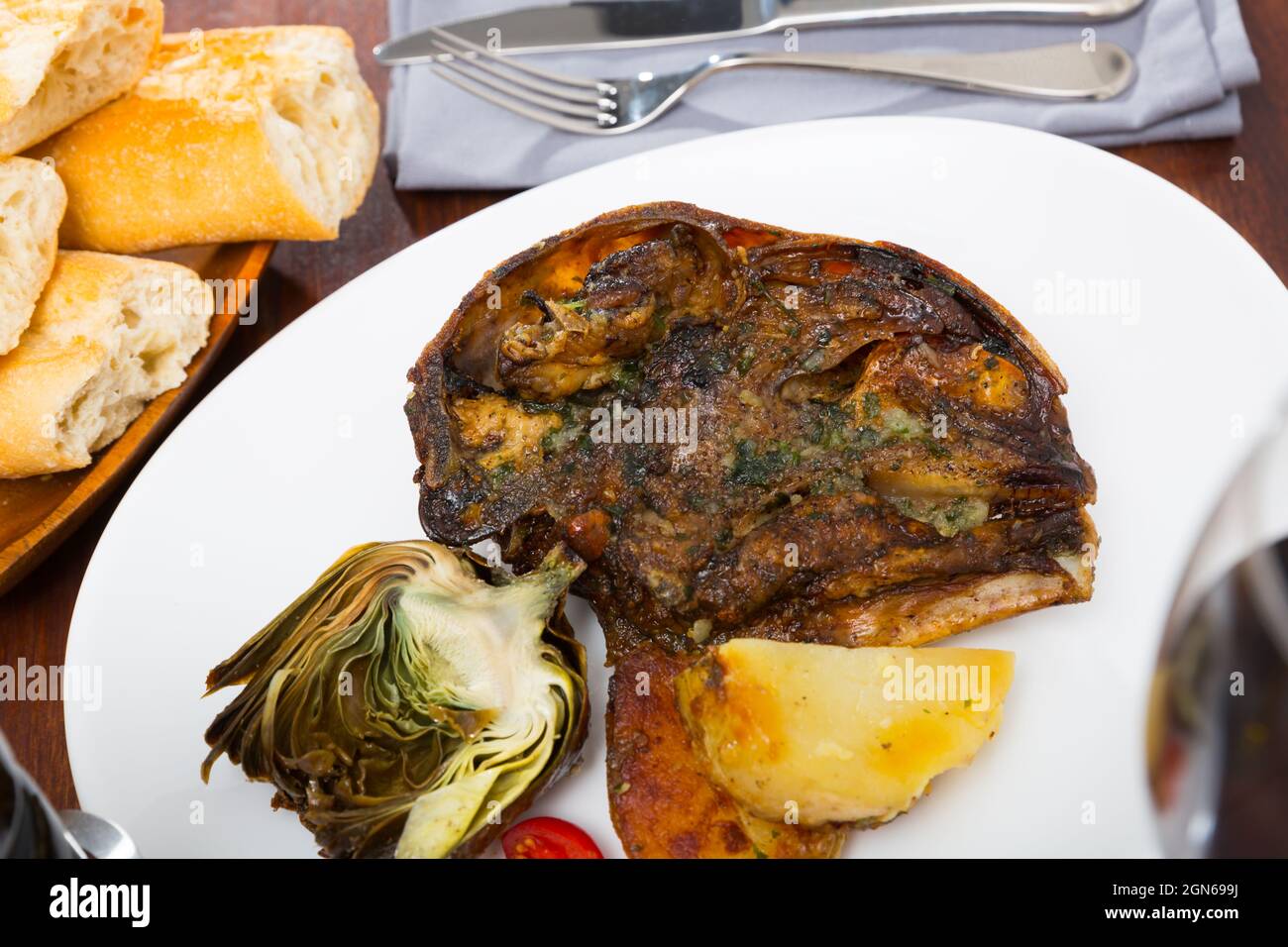 Baked head of lamb Stock Photo - Alamy
