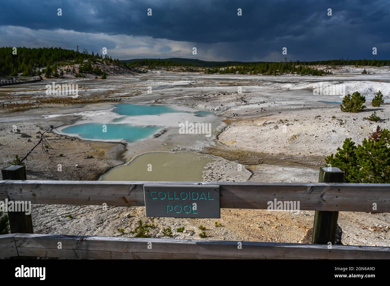 Signage entrance yellowstone national hi-res stock photography and ...