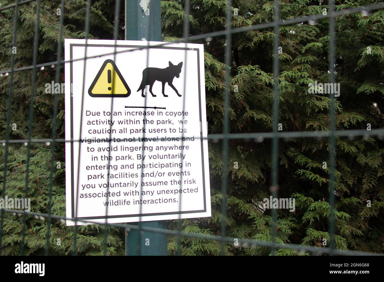 Coyote warning sign hi-res stock photography and images - Alamy