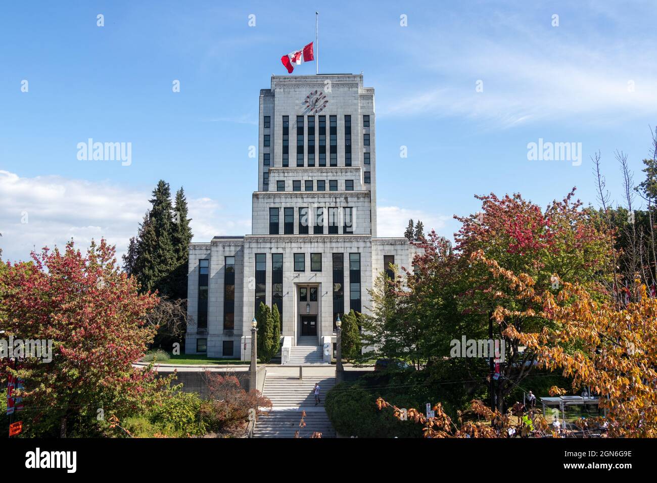 Canadian flag vancouver building hi-res stock photography and images ...