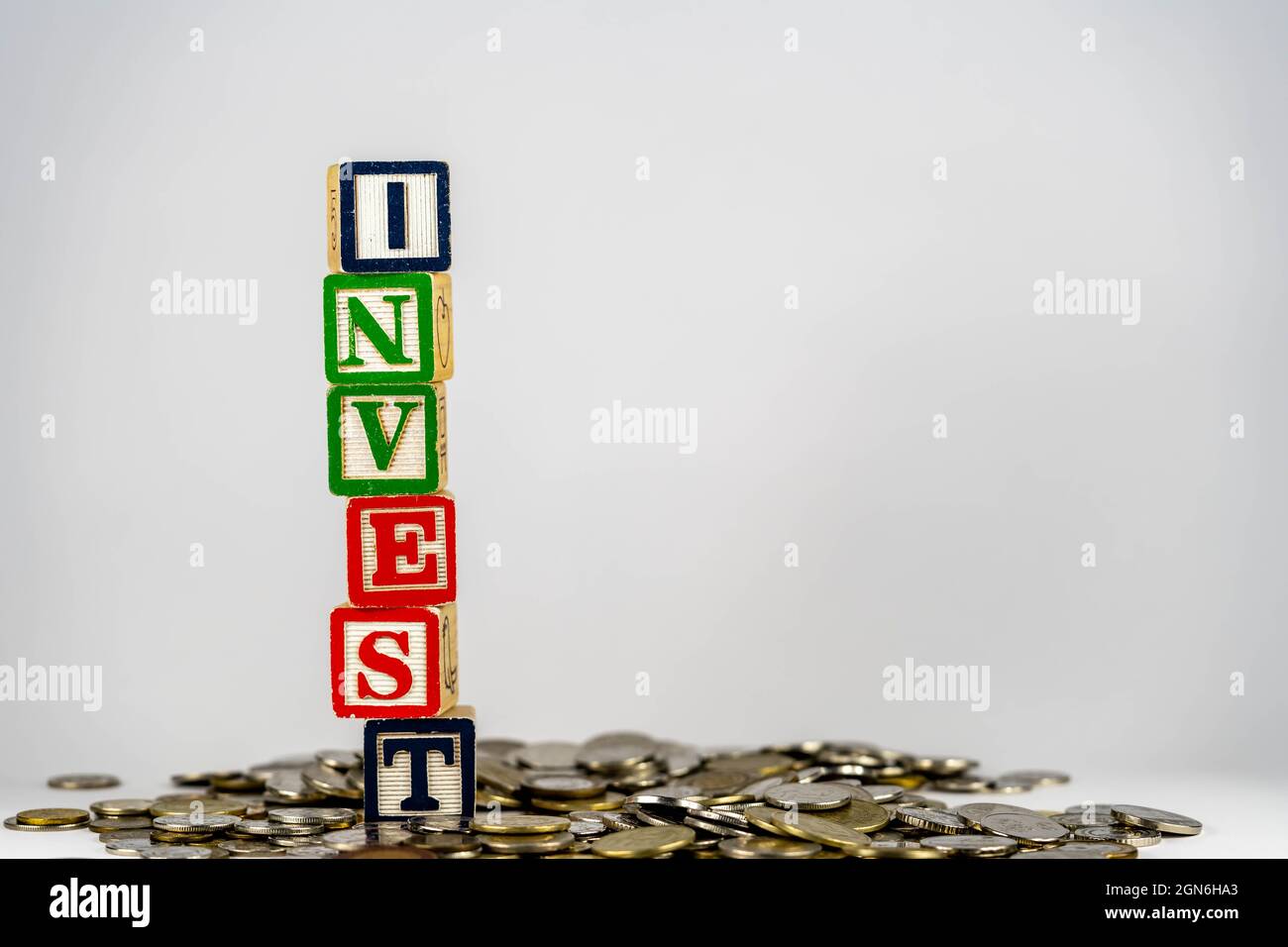Invest letters hi-res stock photography and images - Alamy