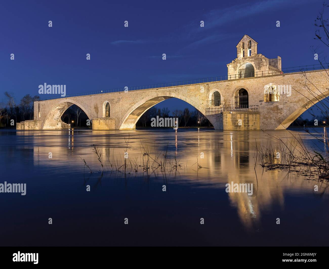 Bridge at avignon hi-res stock photography and images - Alamy
