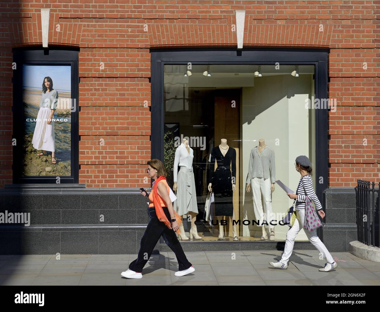 London, England, UK. Club Monaco shopfront on Sloane Square Stock Photo ...