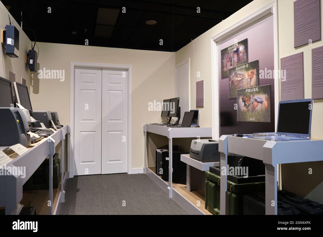 Modern military command room hi-res stock photography and images - Alamy