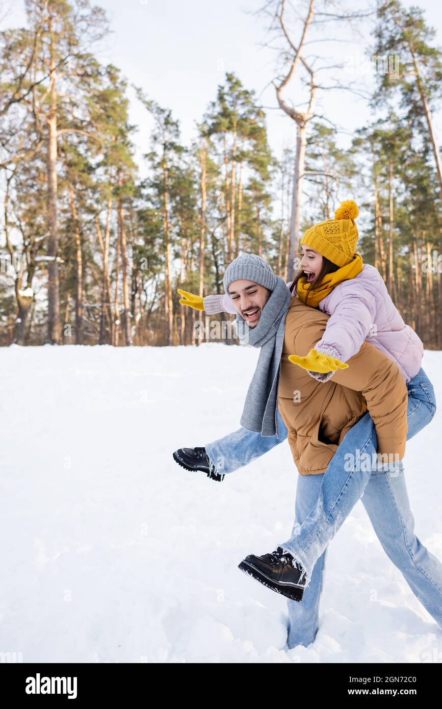 Excited winter couple hi-res stock photography and images - Alamy