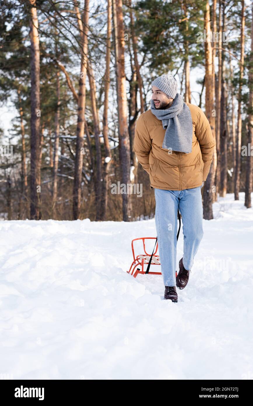 Man pulling sled hi-res stock photography and images - Alamy