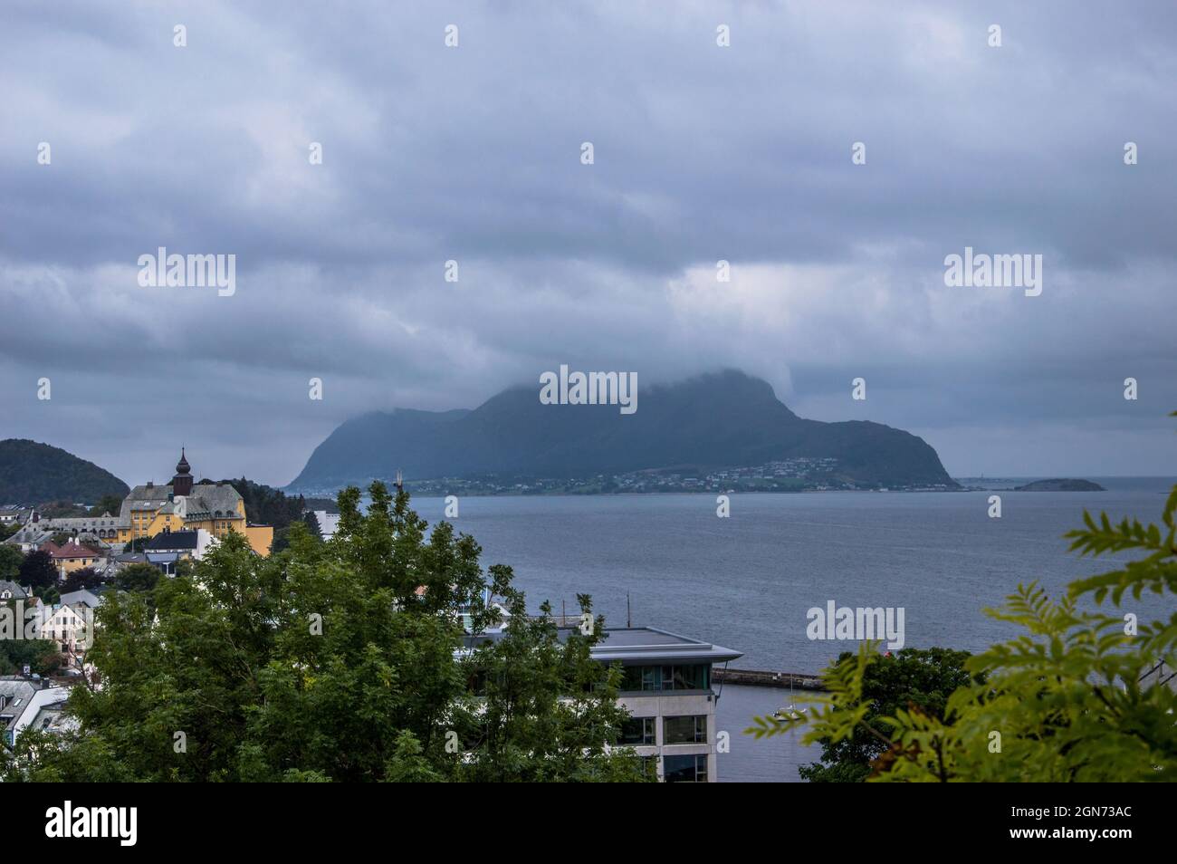 Alesund norwegen hi-res stock photography and images - Alamy