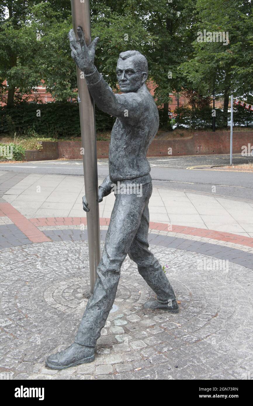 One of the twin Statues forming L'Arc by David Annand in Basingstoke UK ...