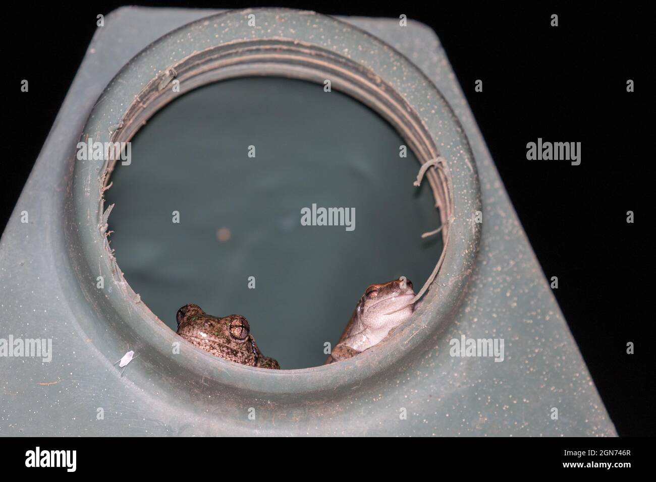 Overflow pipe hi-res stock photography and images - Alamy