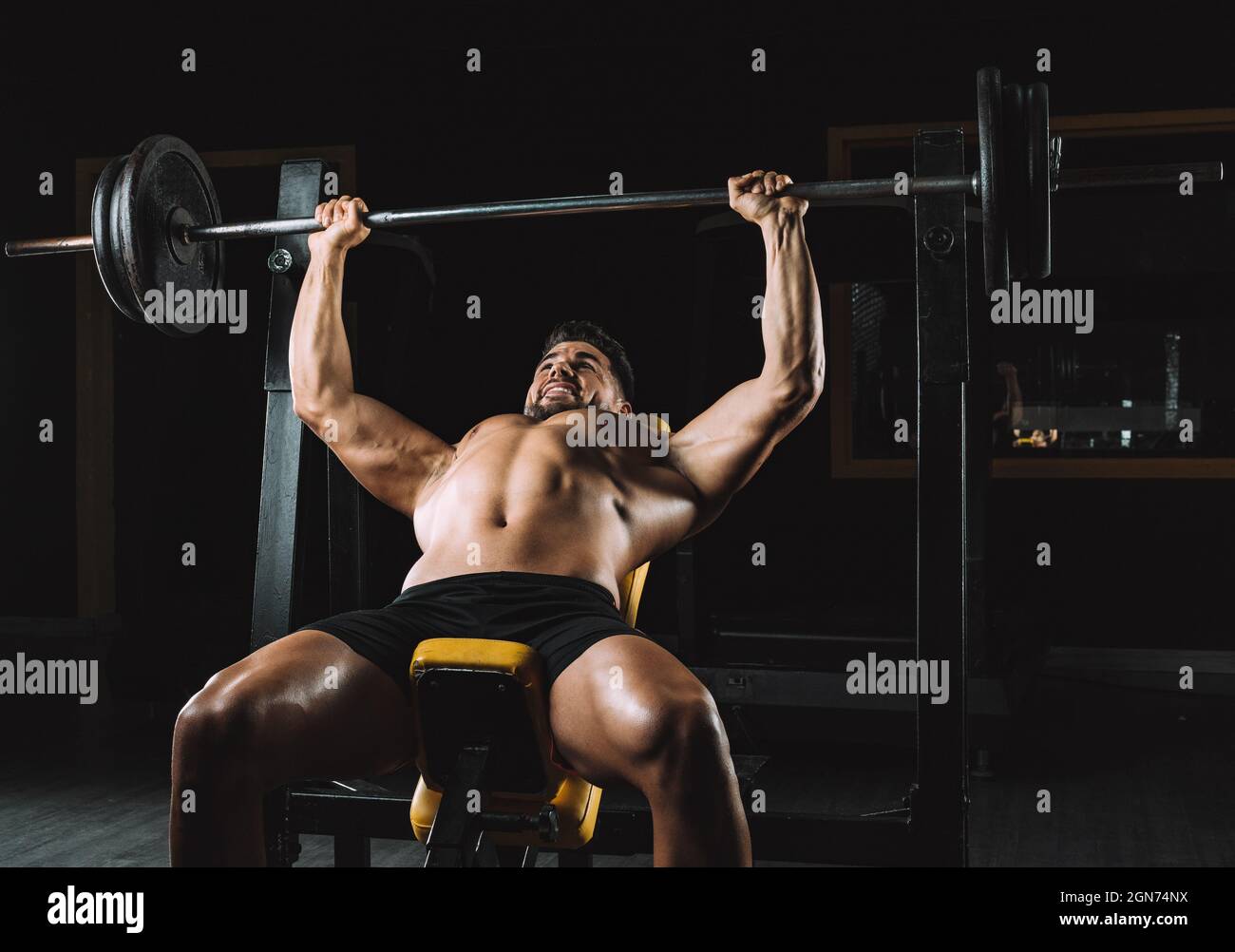 Man bench presses hi-res stock photography and images - Alamy