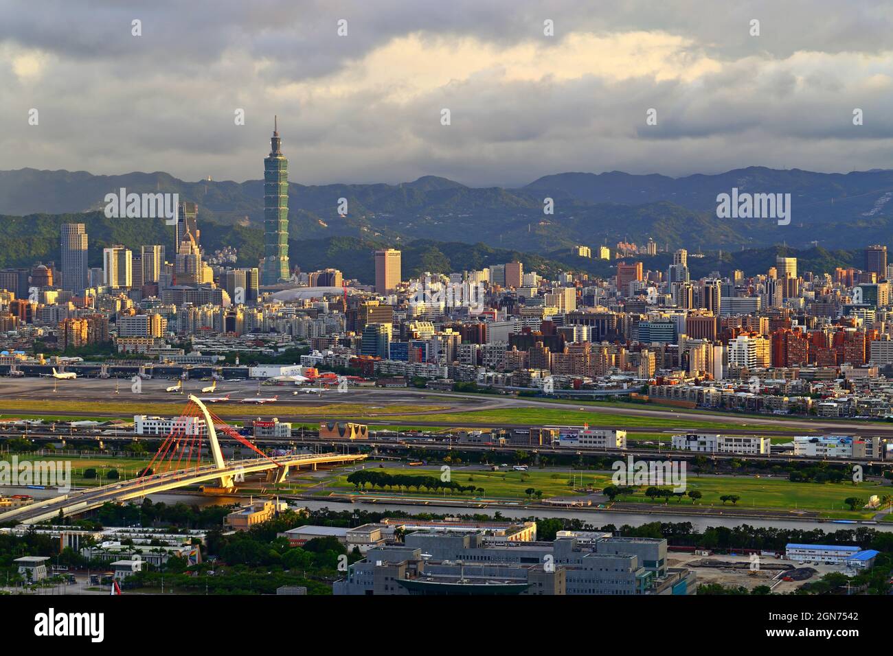 The modern city of Taipei, buildings cityscapes at sunset view the ...