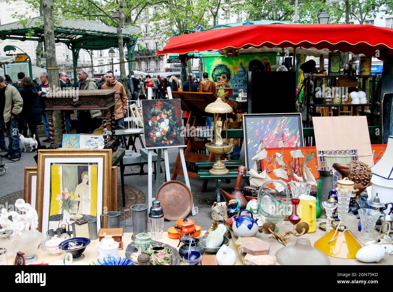 Traditional market street paris hi-res stock photography and images - Alamy