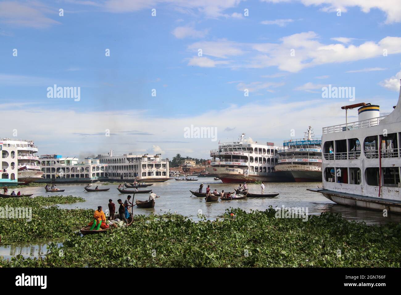 Buriganga river, Dhaka, Bangladesh : The Buriganga river is always busy ...