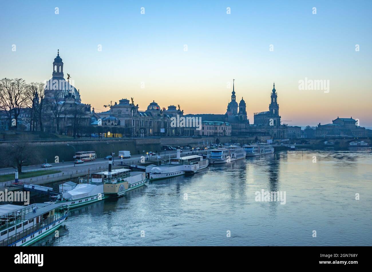 Riverfront architecture hi-res stock photography and images - Alamy
