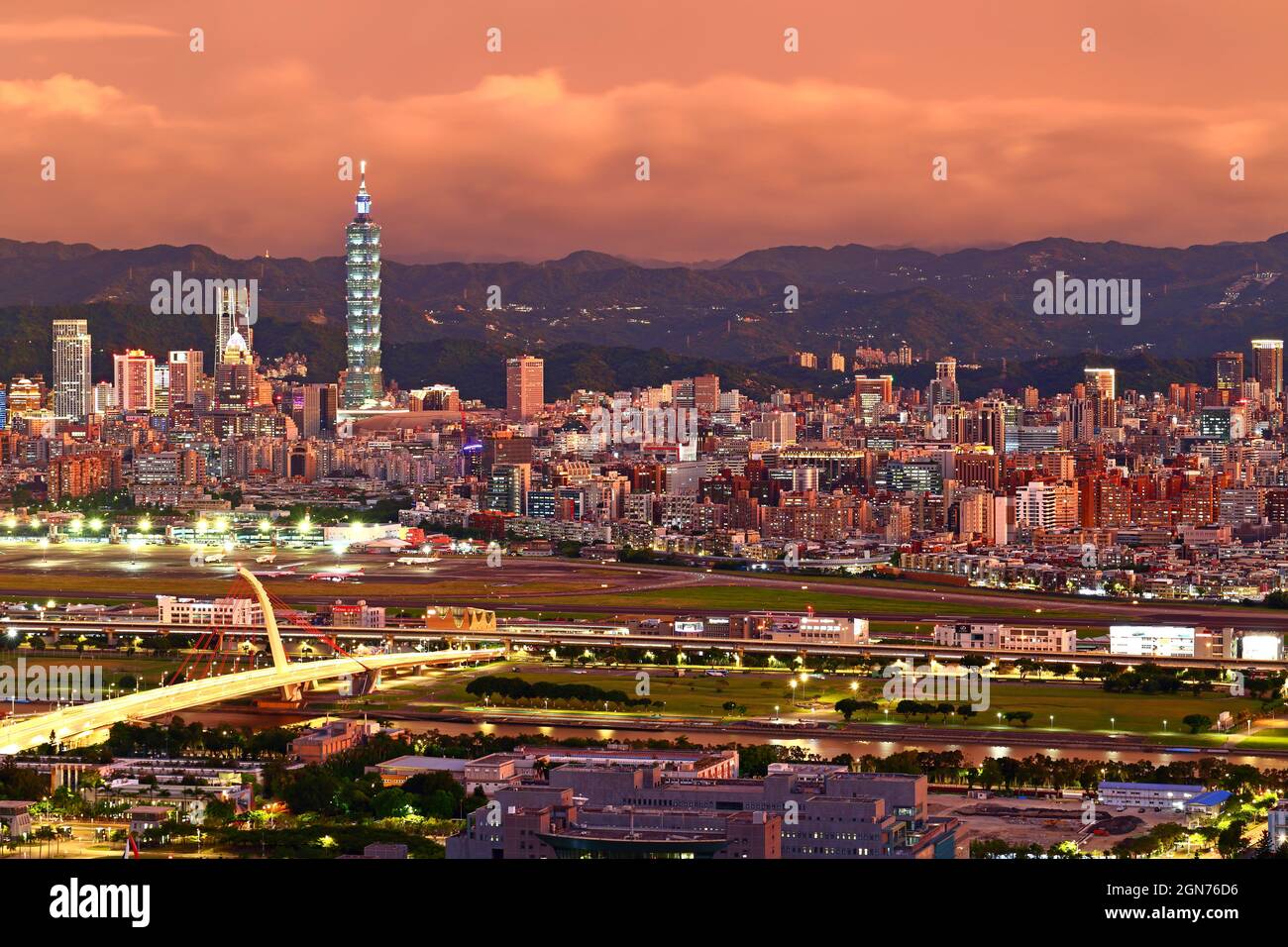 The modern city of Taipei, buildings cityscapes at sunset view the ...