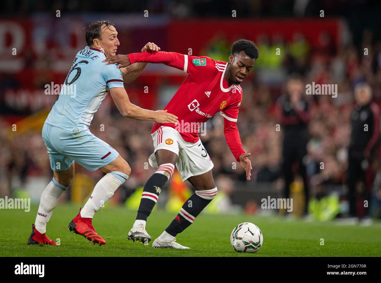 Mark noble west ham 2021 hi-res stock photography and images - Alamy
