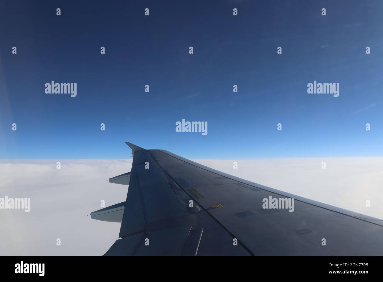 Gradient airplane hi-res stock photography and images - Alamy