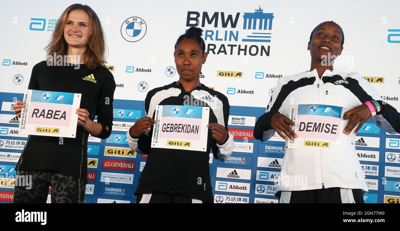 23 September 2021, Berlin: Marathon runners Rabea Schöneborn from ...
