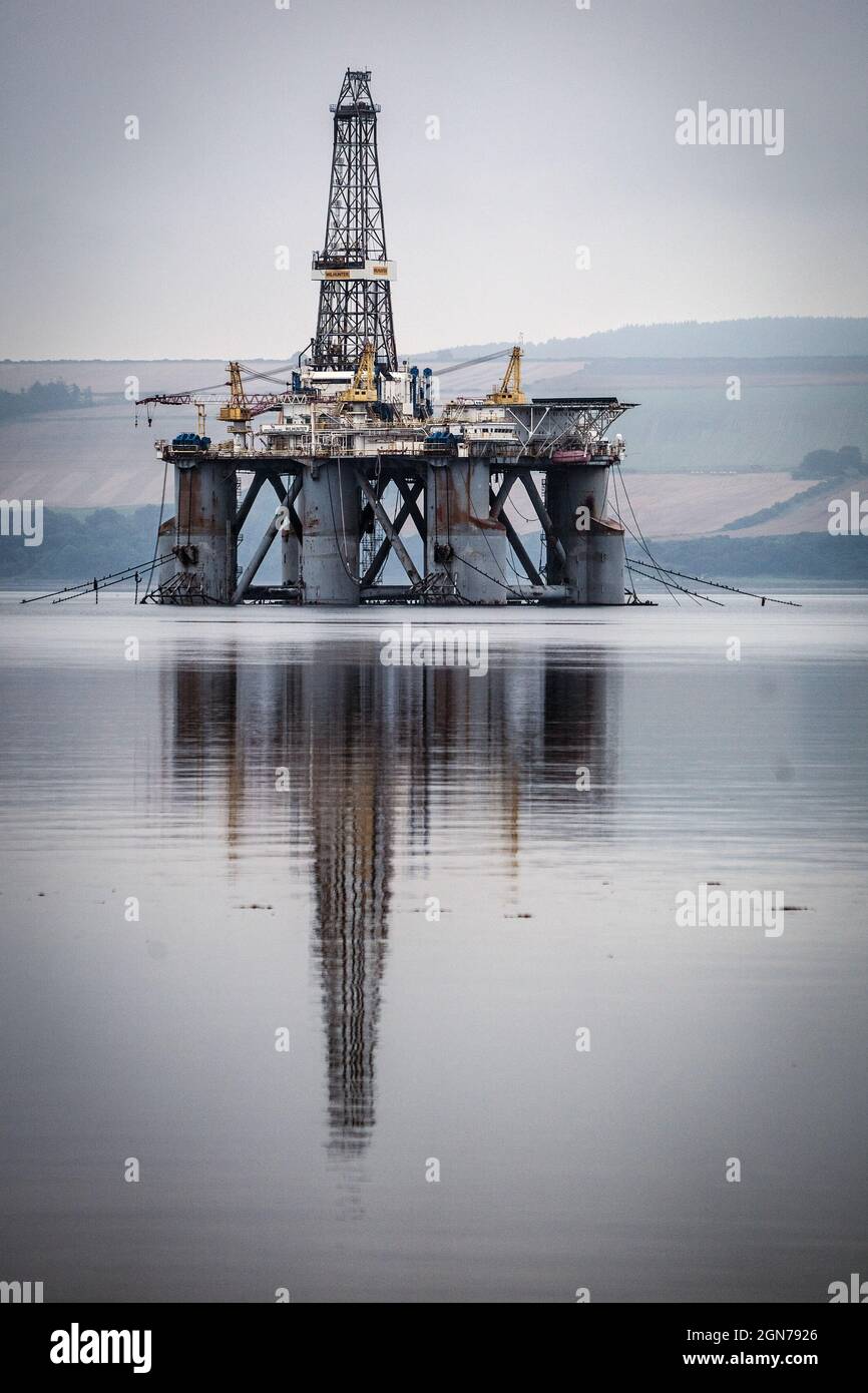 Oil rig anchored in the Cromarty Firth, Invergordon. Picture date ...